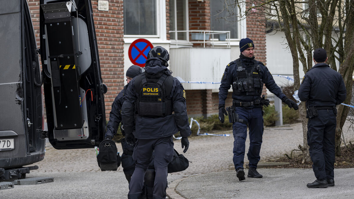 National bomb squad removes suspected dangerous object on ...