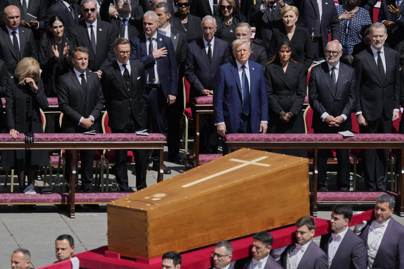 Trump's Blue Suit at Pope's Funeral Sparks Social Media Buzz | Sweden ...