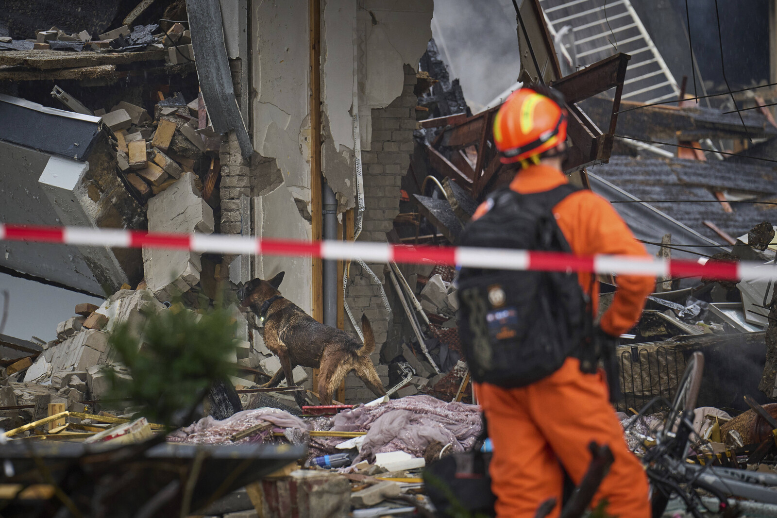 Three arrested after deadly explosion in The Hague | Sweden Herald