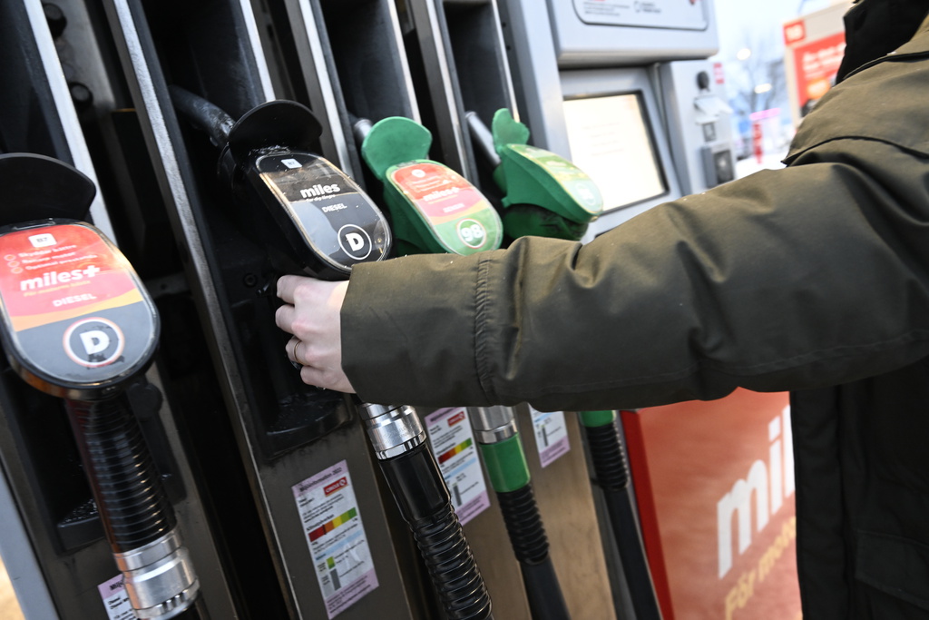 July starts with lower fuel prices | Sweden Herald