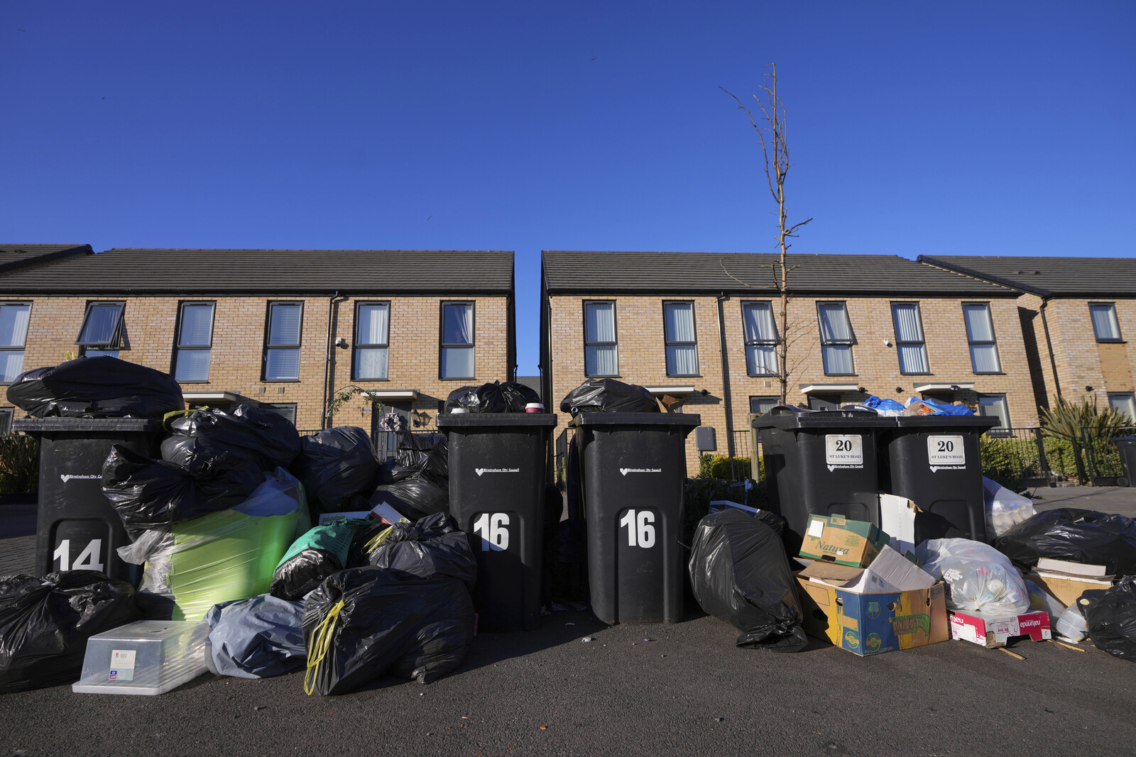 Birmingham Garbage Strike Continues as Workers Vote for Extension ...