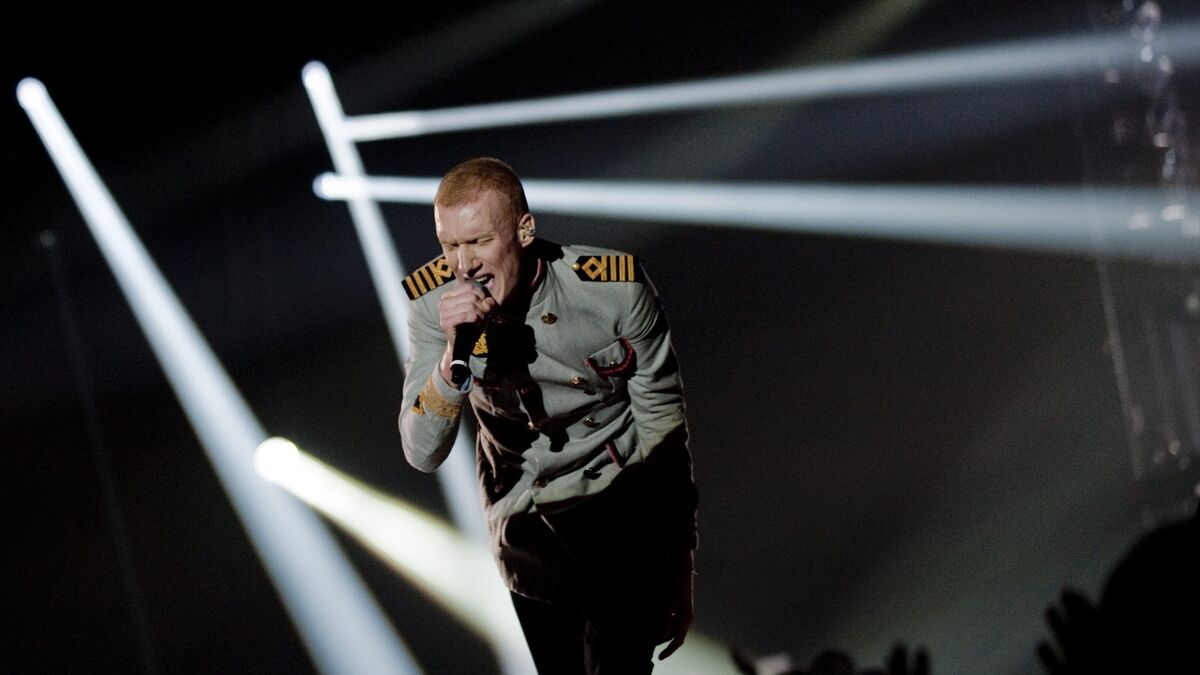 Kapten Röd sang Elton John's Your Song at his mother's funeral | Sweden ...