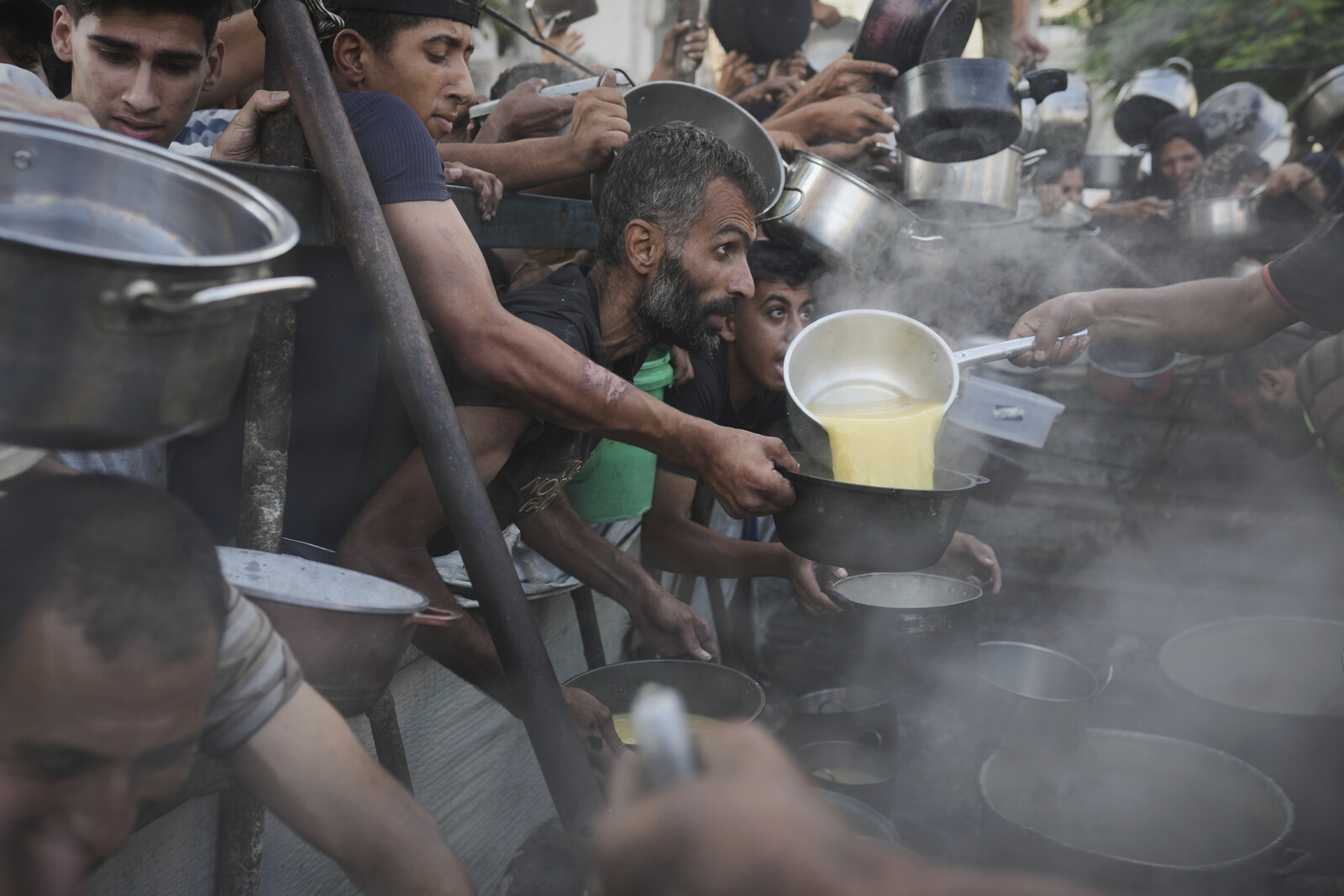 IDF Permits Emergency Air Aid to Gaza Amid Humanitarian Crisis | Sweden ...