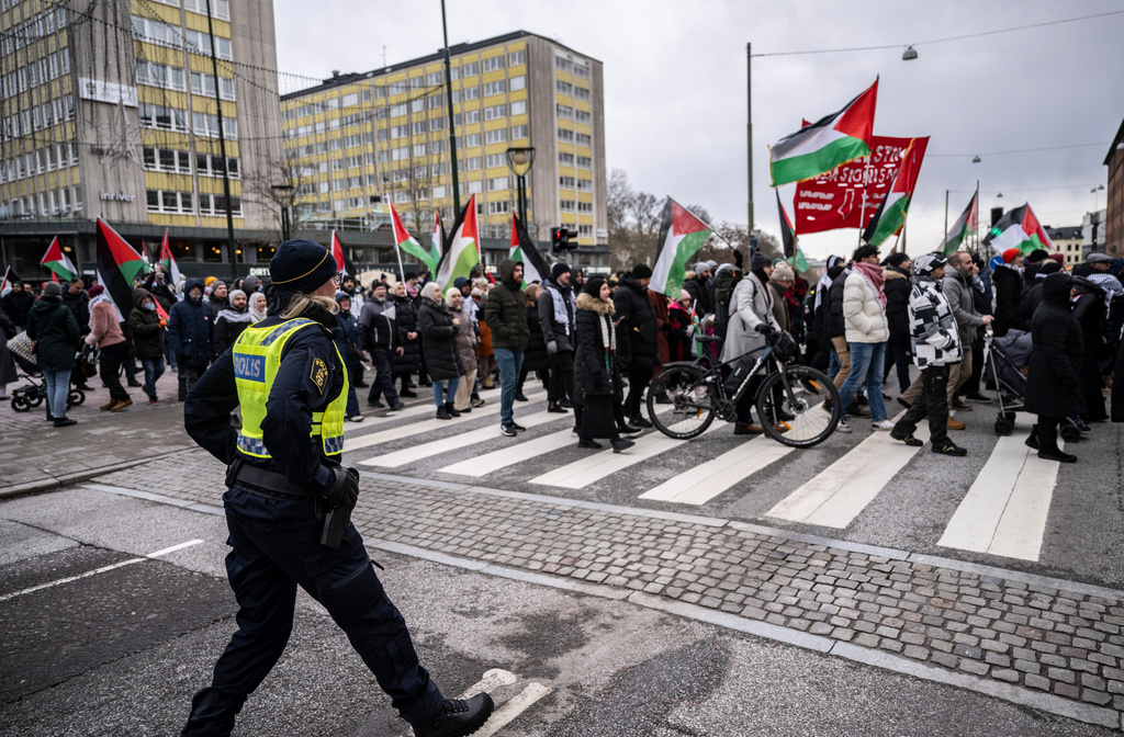 Protesters after reporter's Palestine investigation | Sweden Herald