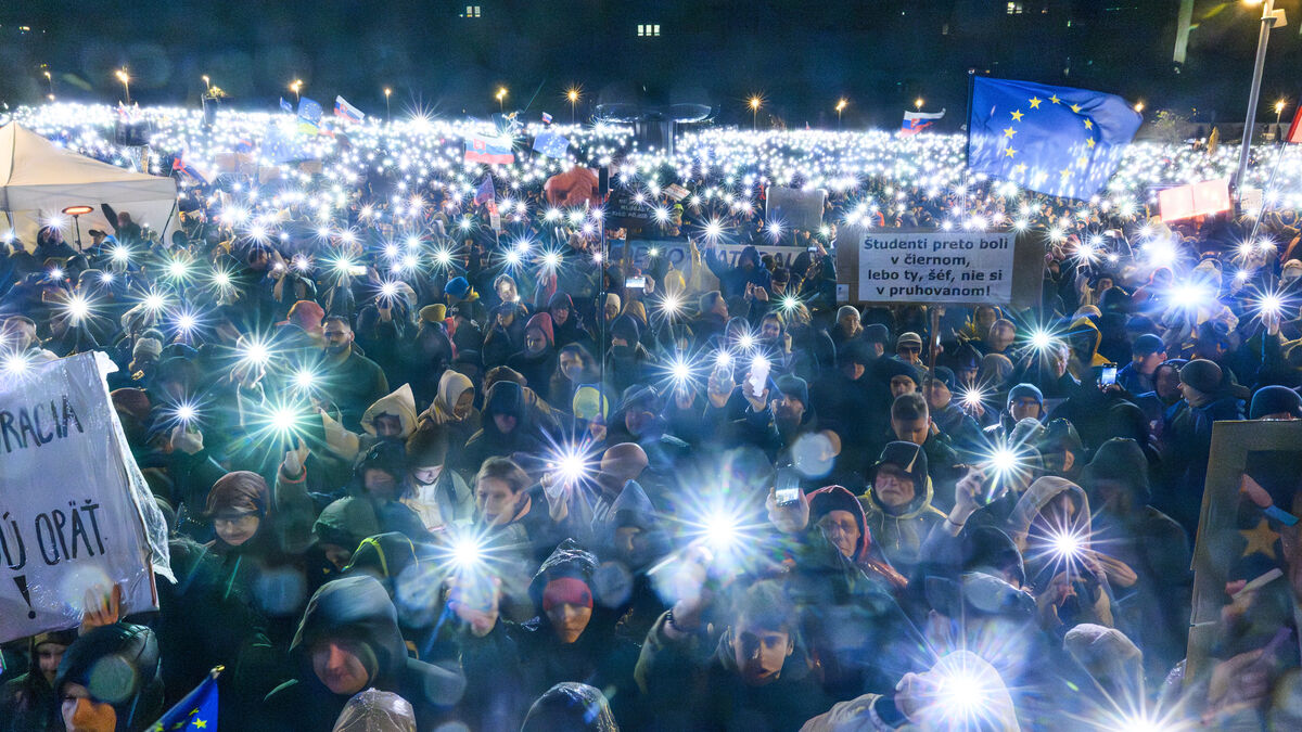 Protests against Fico on the anniversary of the revolution | Sweden Herald